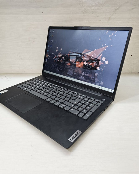 Noutbok DDR4 8/256 GB SSD