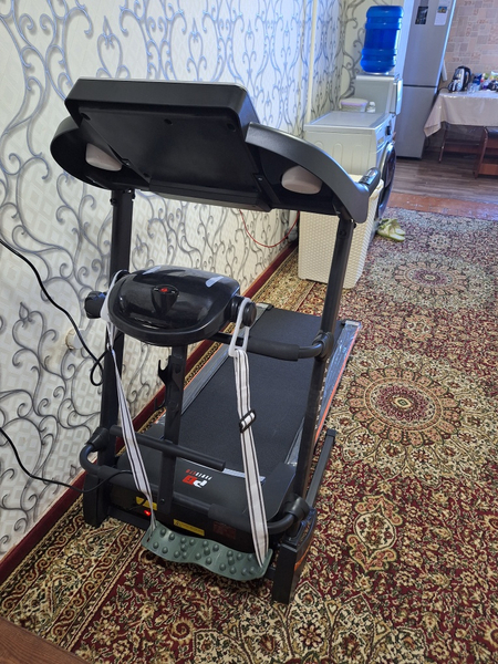 Продаётся беговая дорожка новая