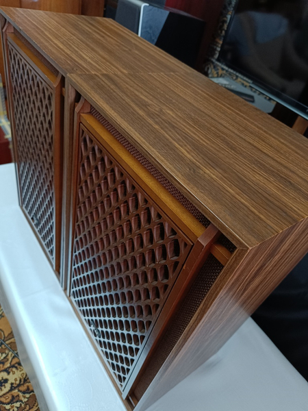 Колонки Akai SW-136