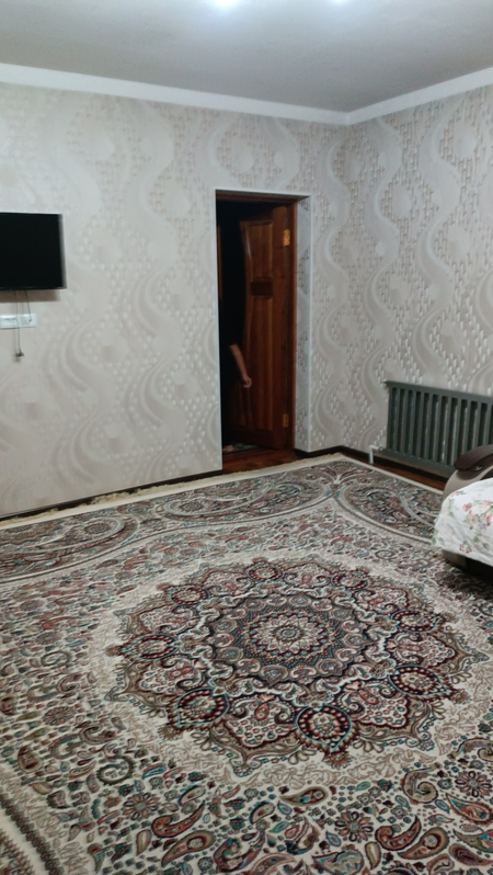 Uy sotiladi srochni Kelesda 7.50 sotuk