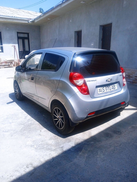 Chevrolet spark.