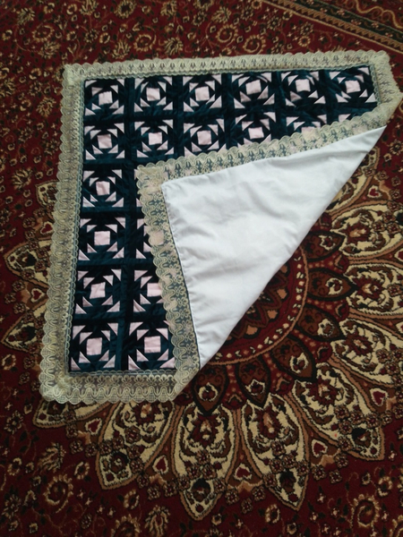 Quroq dasturxon
Razmeri- 115×115
Narxi- 110000.