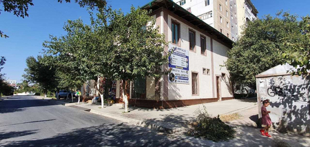 Alohida bino sotiladi (magazin va o'quv markazi)