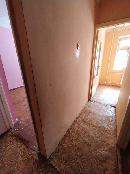 Срочно 1х Октяабирь Ривоч  Прадаётся 1этаж
