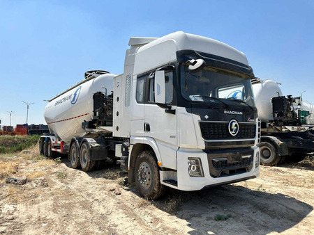 Газовый тягач Shacman X5000 с полуприцепом цментовоз 45 куб, в наличии