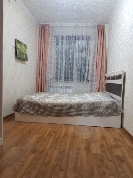 Чиланзар, 8 квартал, ТЦ ПАРУС продаётся  2-х ком квартира с ремонтом