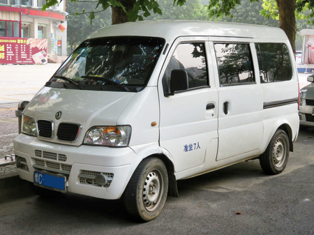 Радиаторная решетка на dongfeng k01