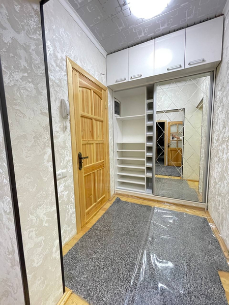 Продаётся 3/7/9 Чорсу, Гулобод