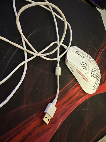 Продам игровую мышку HyperX Pulsefire Haste в отличном качестве