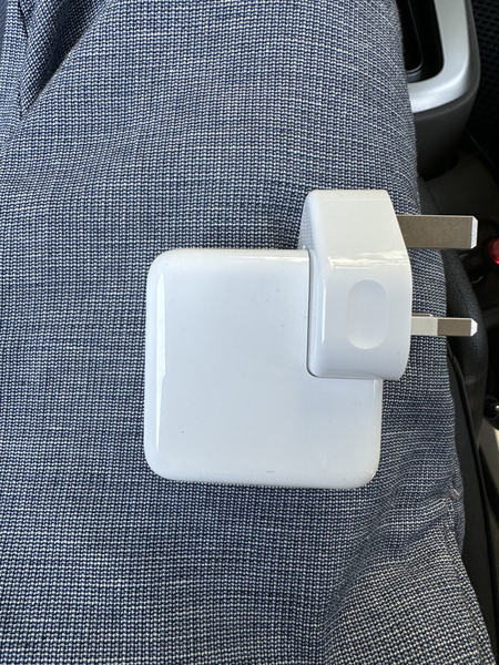 Iphone Зарядка 30 w сотилади бу бир ой ишлатдим почти янги