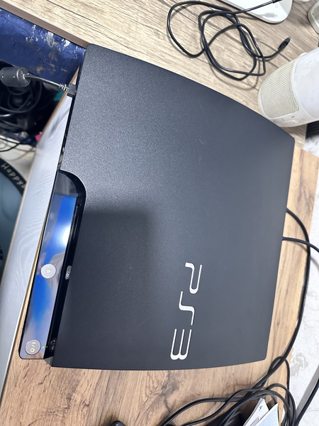 Продам Playstation 4 slim 1TB игры на борту 12-18 итд