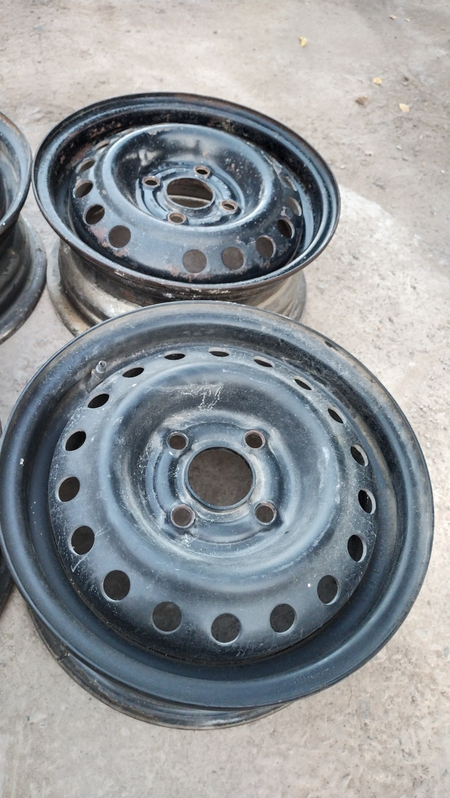 R13 diska sotiladi. Nexia1 dan yechilgan. Narxi 200 000 so\\\'m