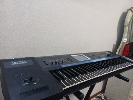 Korg Triton Extreme sotiladi