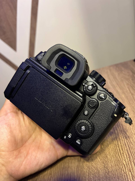 Panasonic Lumix DC-GH6 Kit 12-
60mm f/2.8-4.0 ASPH Power OIS
60mm f/2.