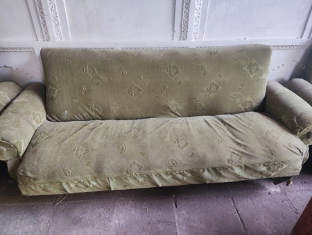 Divan kreslosi bilan
