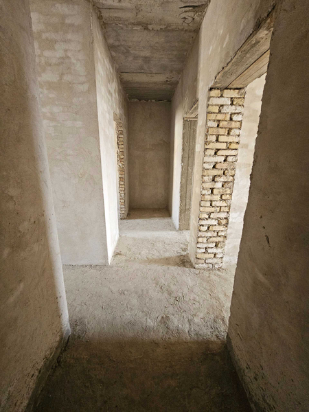 3 xonali 72m² 3-qavat sotiladi.