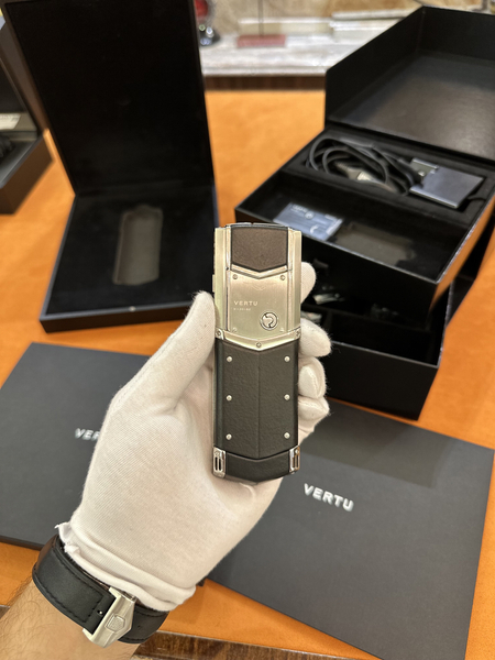 Vertu продам
