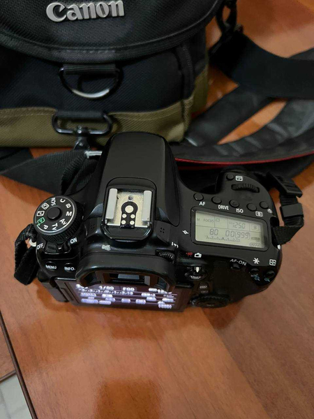 Фотокамера Canon 700