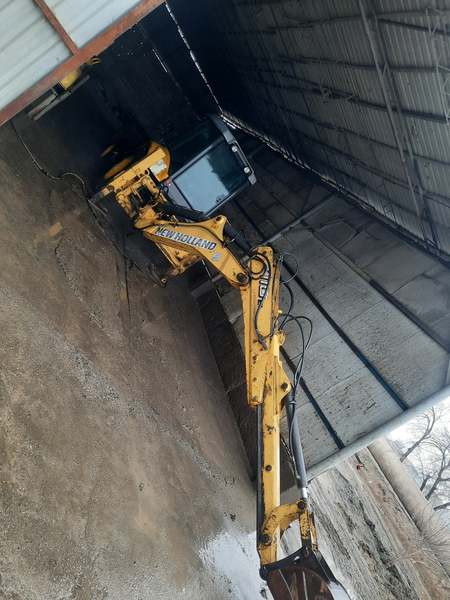 New holland b110b Tezda sotiladi xolati zor kam ishlagan