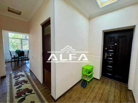 3 xonali 90m2 1-qavat sotiladi.