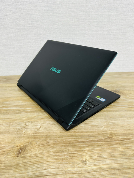 ASUS Core i7-8 Ядерный+GTX1050+16 ГБ озу+256SSD+500HDD Игровой ноутбук