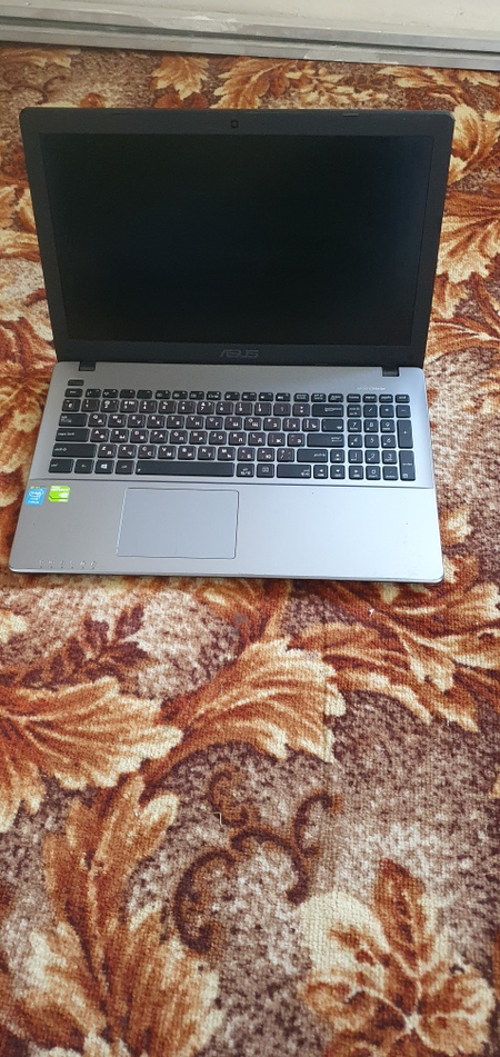 Noutbuk Asus sotiladi.