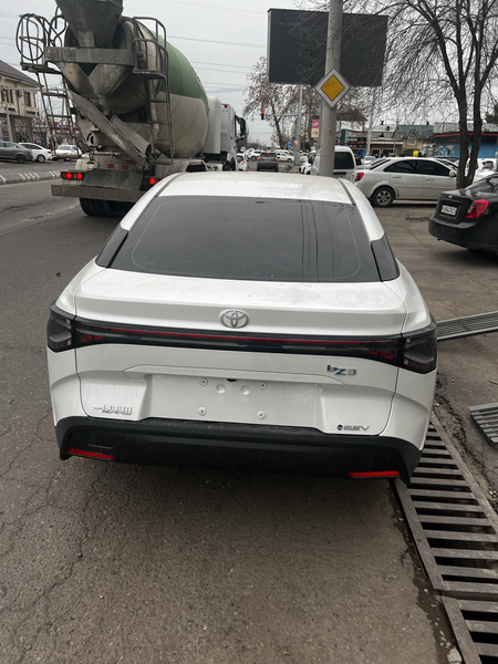 Электромобил TOYOTA 1 зарядда 517 км