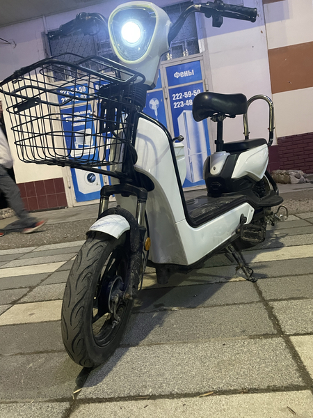 Skuter srochna sotiladi
