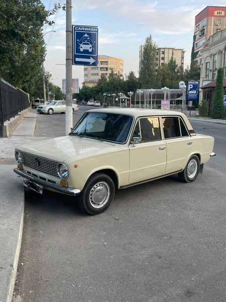 Vaz 21011 sotiladi holati yaxshi
