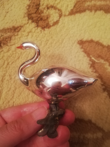 Продам елочную игрушку Лебедь