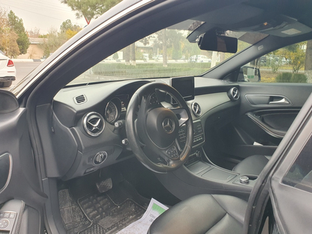 Mersedes Benz. CLA 200. Yil 2015. Yurgani 140000. Narxi 21600