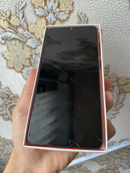 Samsung A02 holati yaxwi karobkasi bor