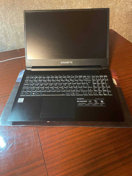 GIGABYTE G5 KC ( i5 10500H + RTX 3060 ) 16 озу, ssd 512+480