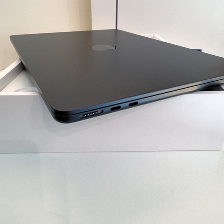 MacBook Air M3 8/256GB 13,6inch 2cycle 100%