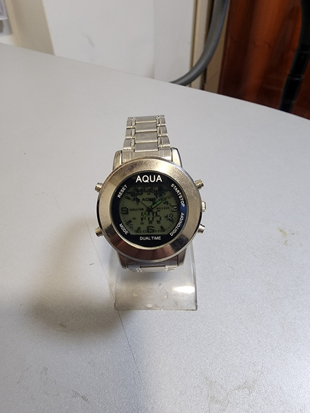 Продам японские часы AQUA