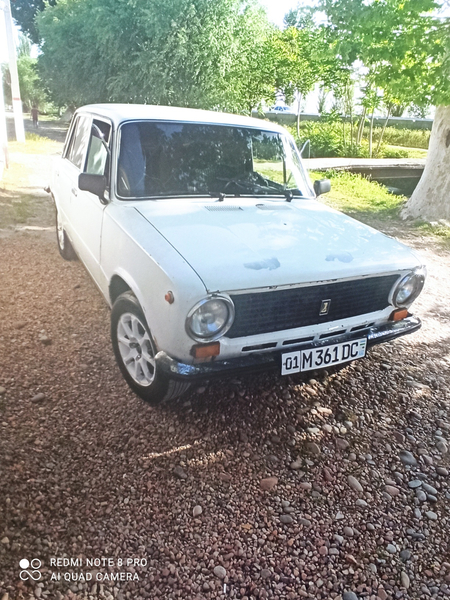 Vaz 21011 sotiladi