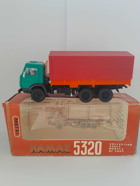 Модель КАМАЗ-5320 с тентом СССР