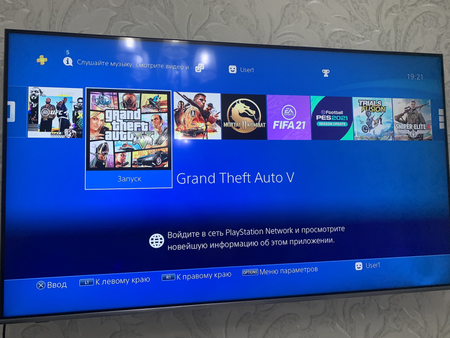Playstation4 slim HDR 500g 8 игр два джестика почти новый