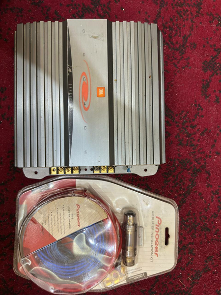 Срочно продам услител JBL avto
