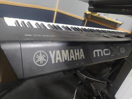 Продам Yamaha MOX8