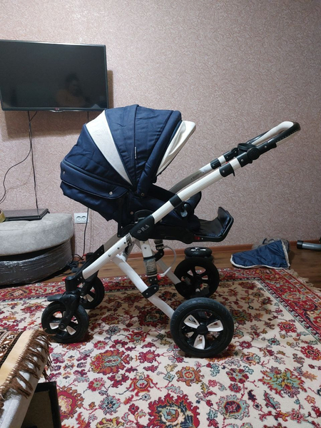 Продаётся коляска Adamex Galactic 2в1