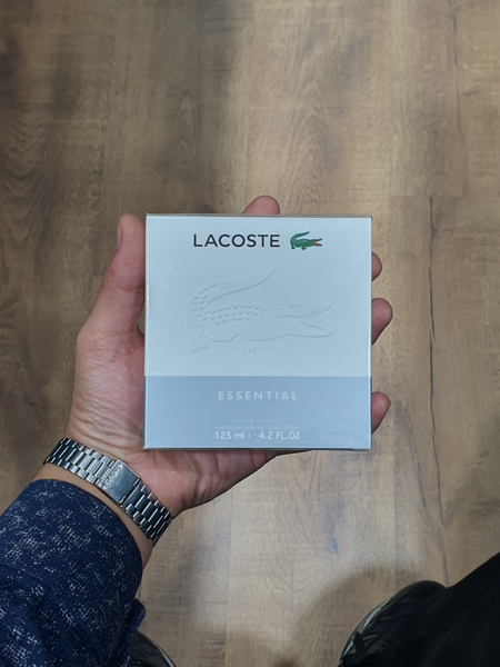 Lacoste essential