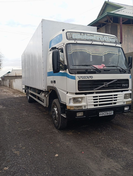 Volva FM 10 2000 y