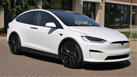 TESLA Model X Plaid
