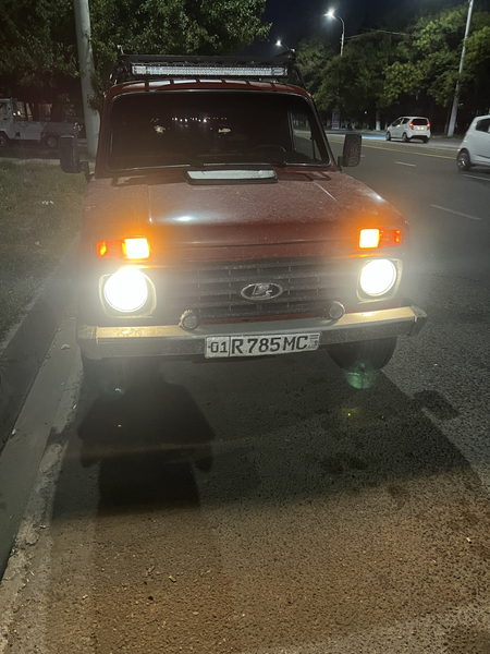 Niva 4x4 sotiladi 1987 yil.