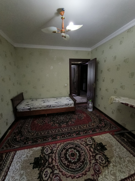 Аренда 2 хона 2.этаж микрорайон бозорчаси атрофда жойлашган ТАЛАБА КИЗ