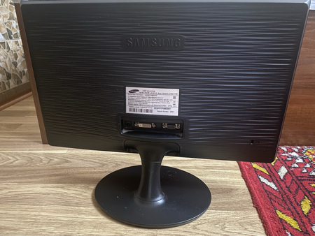 Samsung LED monitor