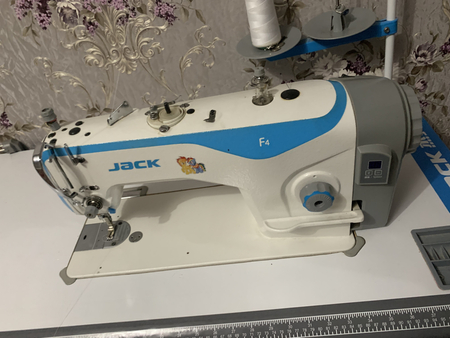 Швейная машина Jack F4