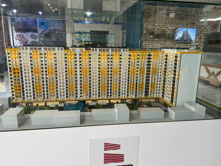 Almaz towerdan 47.82 kv metrli uy sotiladi.