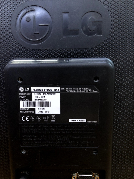 Монитор LG в хорошем состоянии
